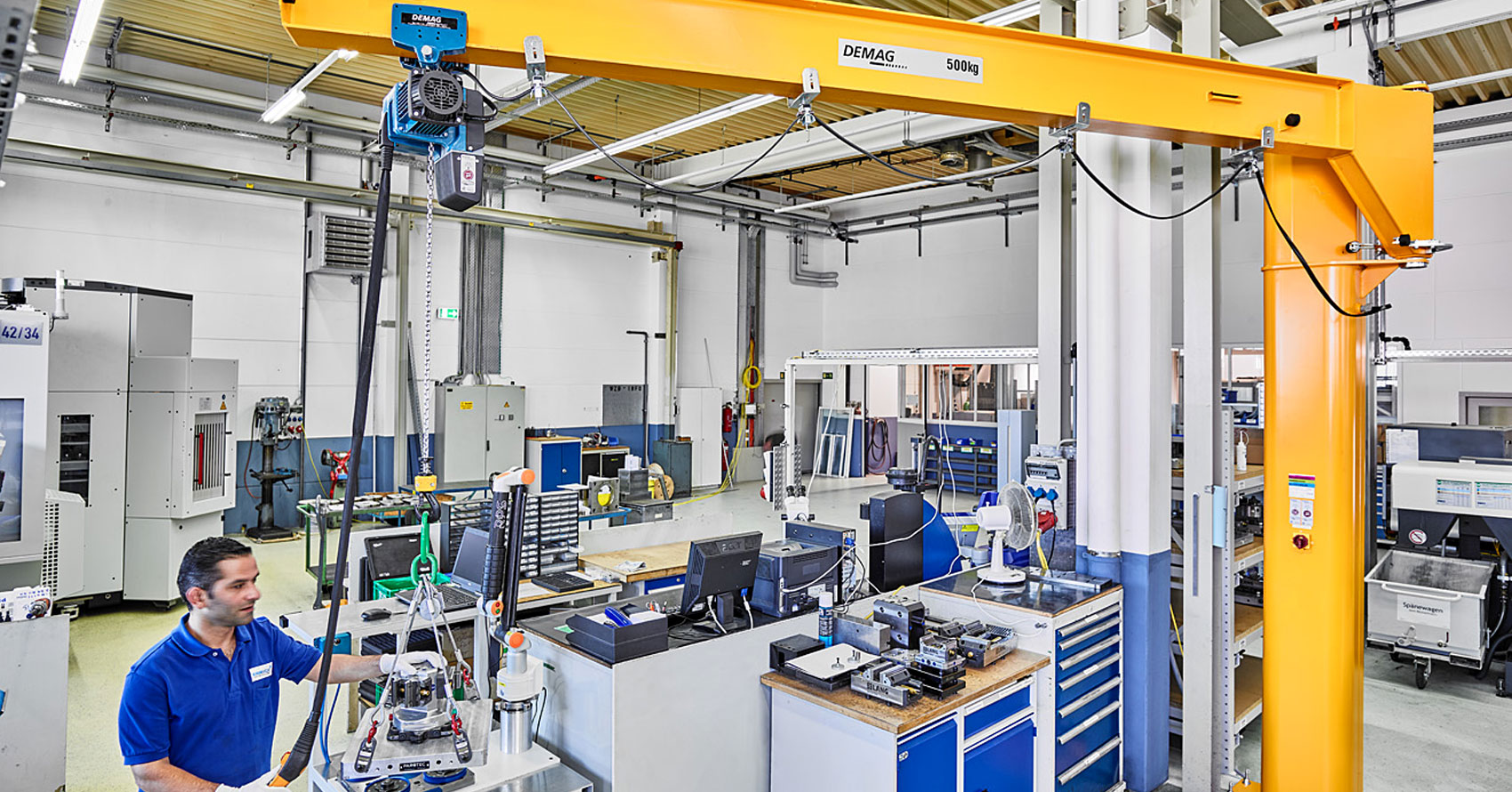 Kääntöpuominosturit Demag